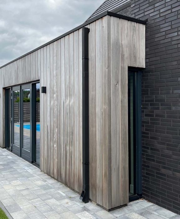 Vergrijsde houten gevelbekleding voor aanbouw - HIB Gevels