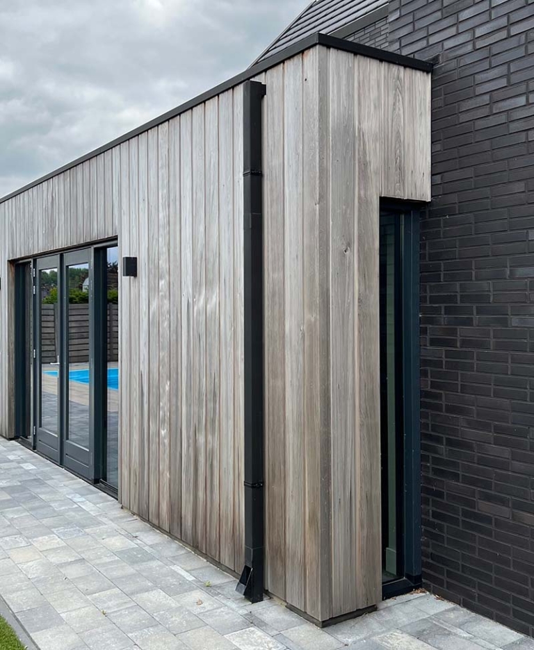 Vergrijsde houten gevelbekleding voor aanbouw - HIB Gevels